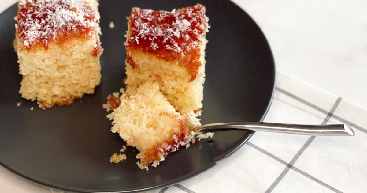 how to cook a jam cake